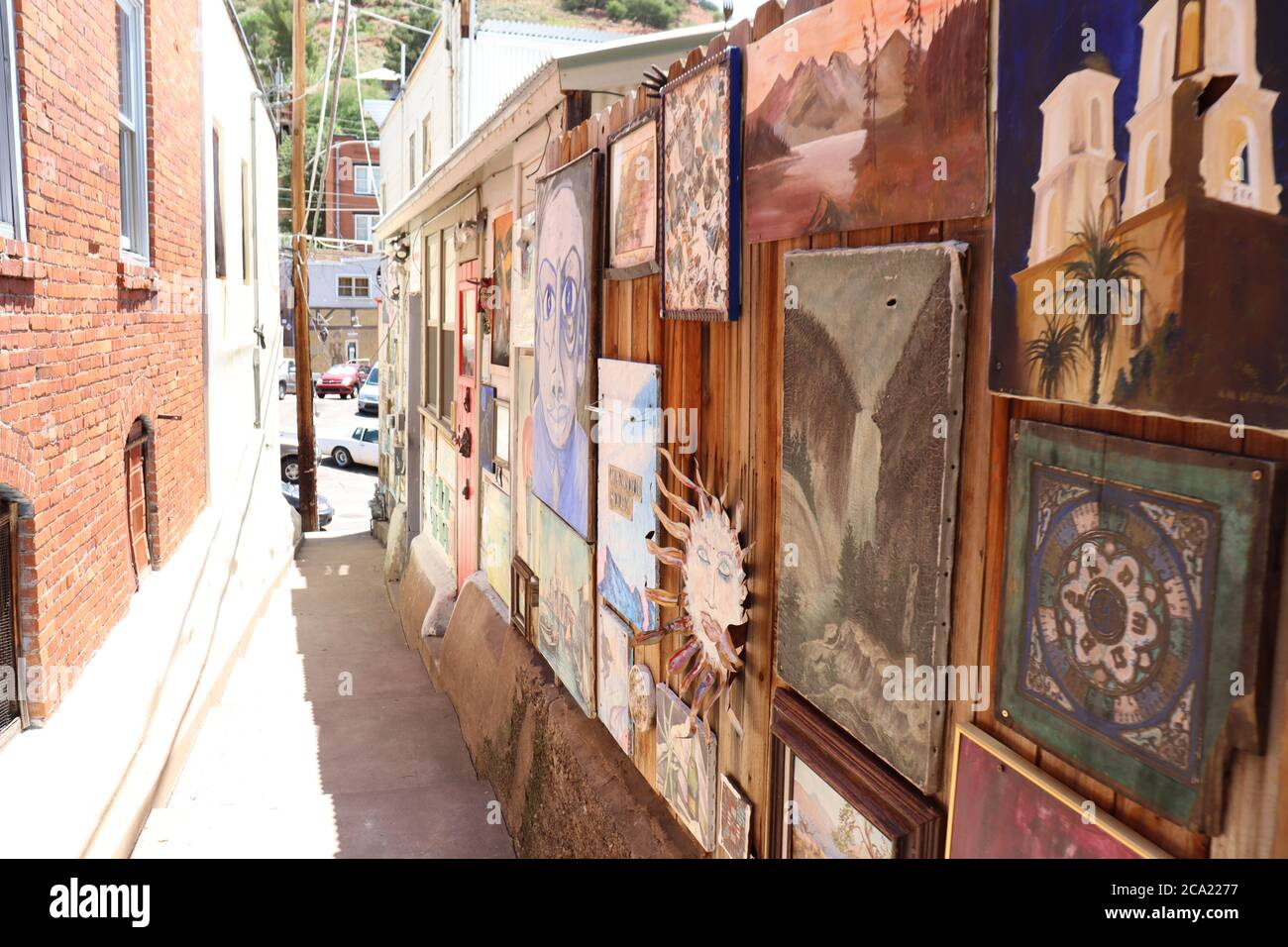 Alleyway art hi-res stock photography and images - Alamy