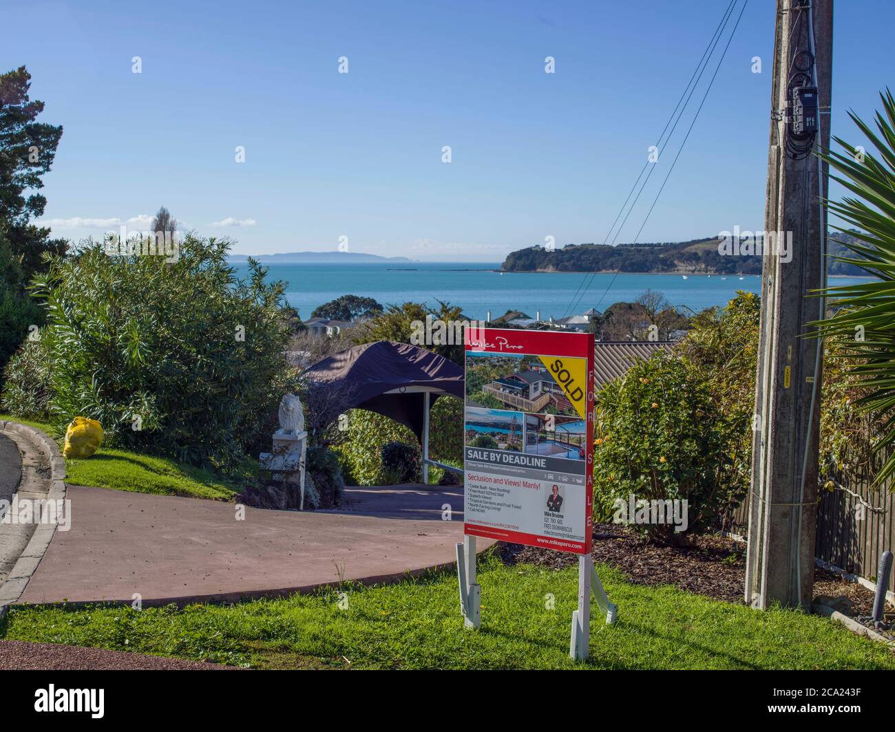Auckland real estate sign hi-res stock photography and images - Alamy
