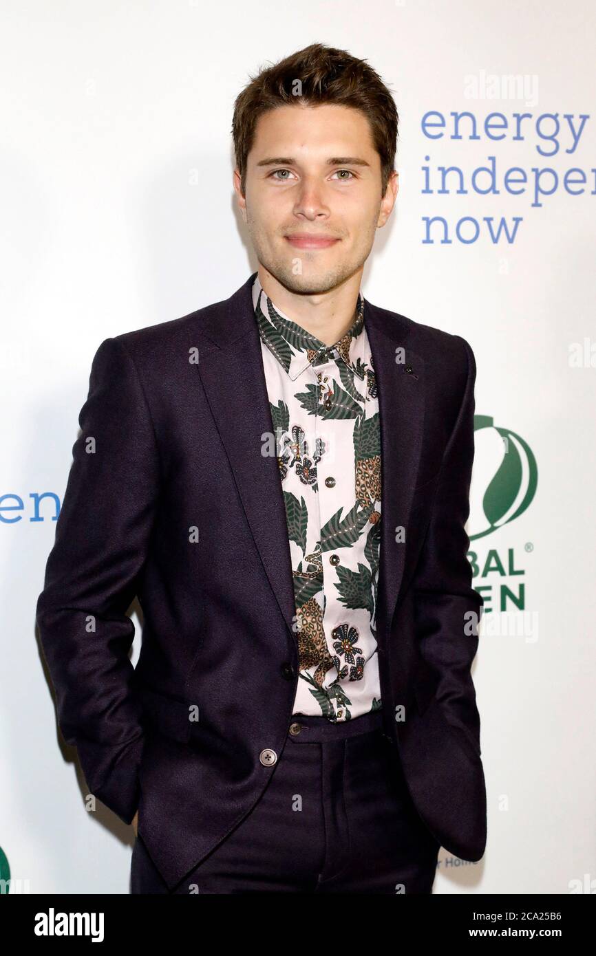 LOS ANGELES - FEB 28: Ronen Rubinstein at the 15th Annual Global Green ...