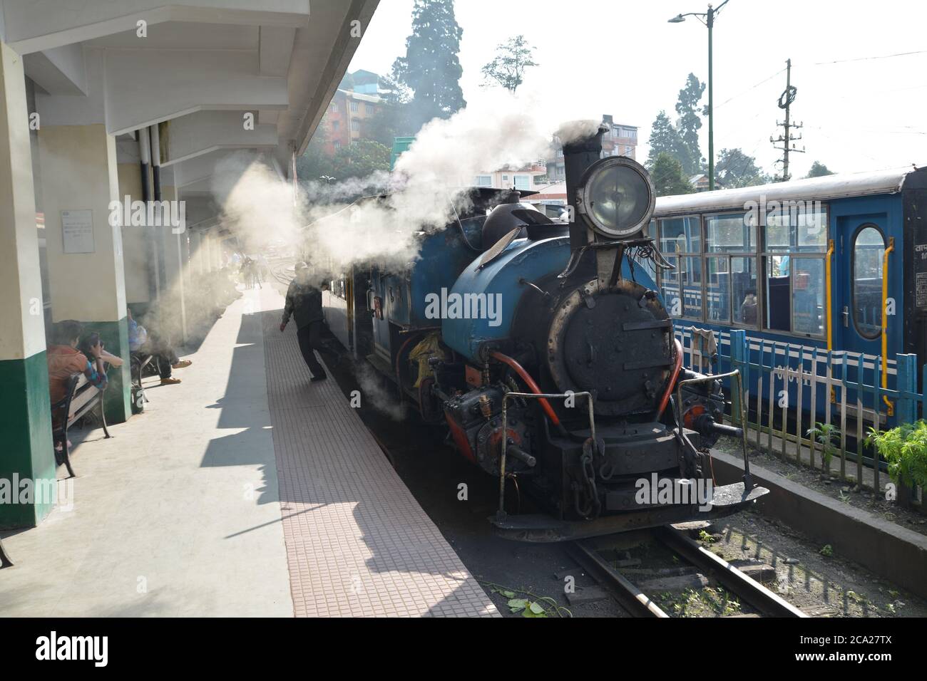 Darjeeling railway station hi-res stock photography and images - Alamy