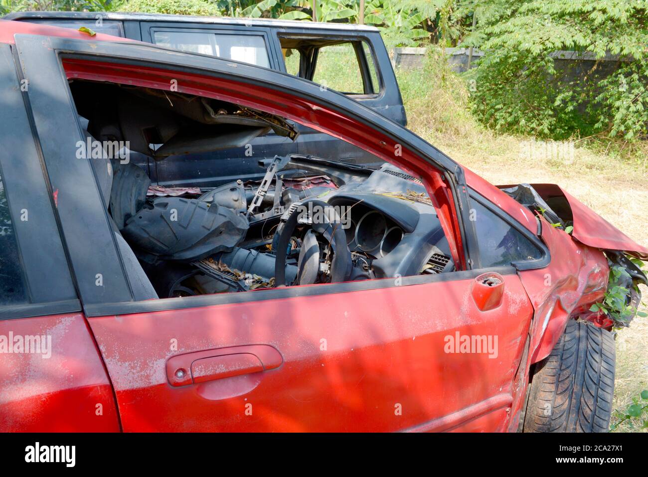 Red car crash hi-res stock photography and images - Alamy