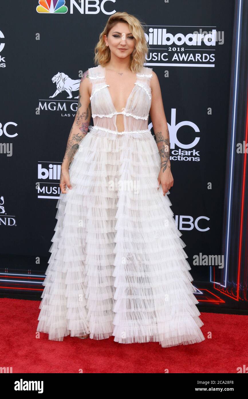 LAS VEGAS - MAY 20: Julia Michaels at the 2018 Billboard Music Awards ...