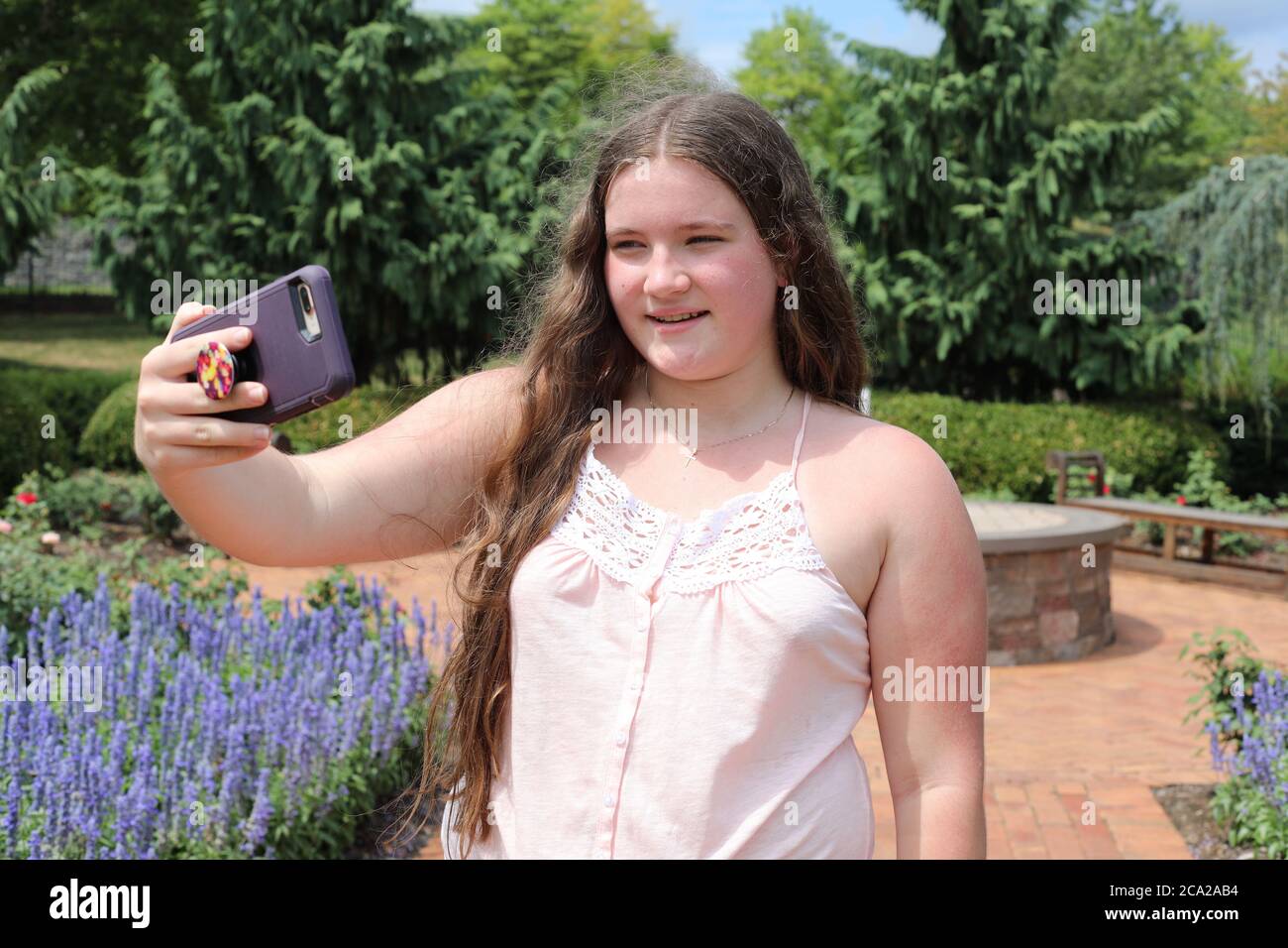 Teen girl taking selfie hi-res stock photography and images - Alamy Teen girl taking selfie hi-res stock photography and images - Alamy