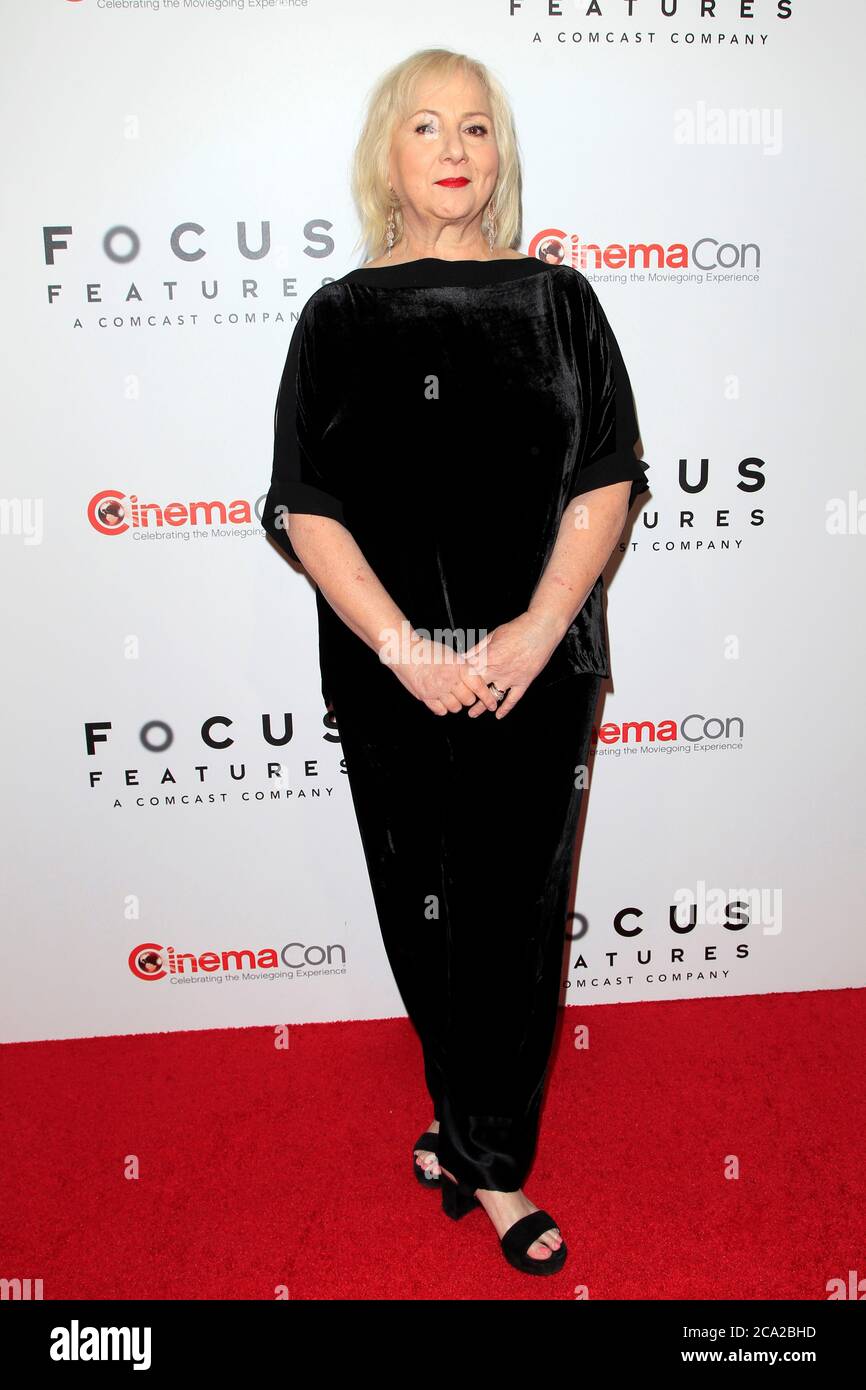 LAS VEGAS - APR 25: Mimi Leder at the 2018 CinemaCon - Focus Features ...