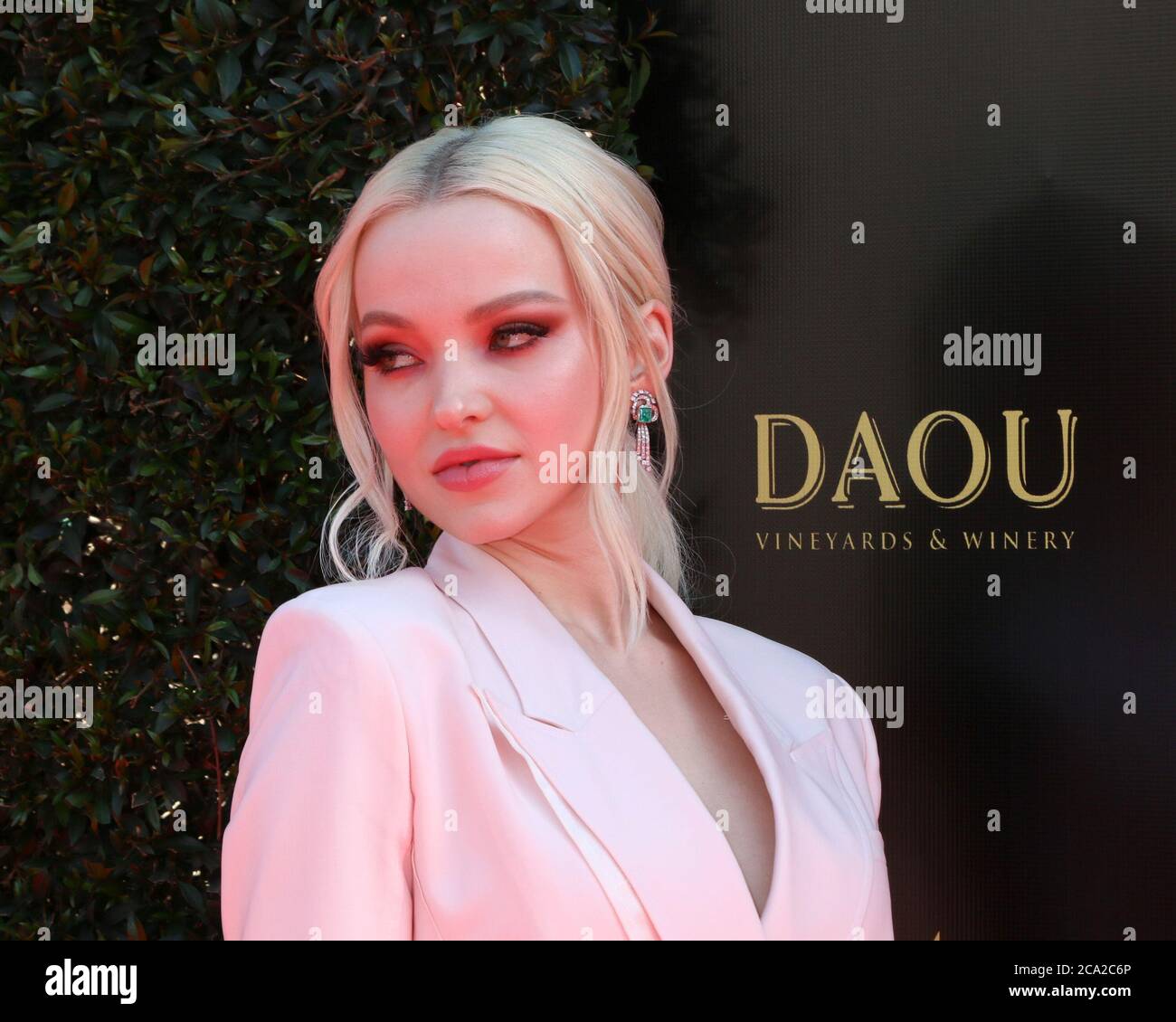 Dove cameron 2018 hi-res stock photography and images - Alamy