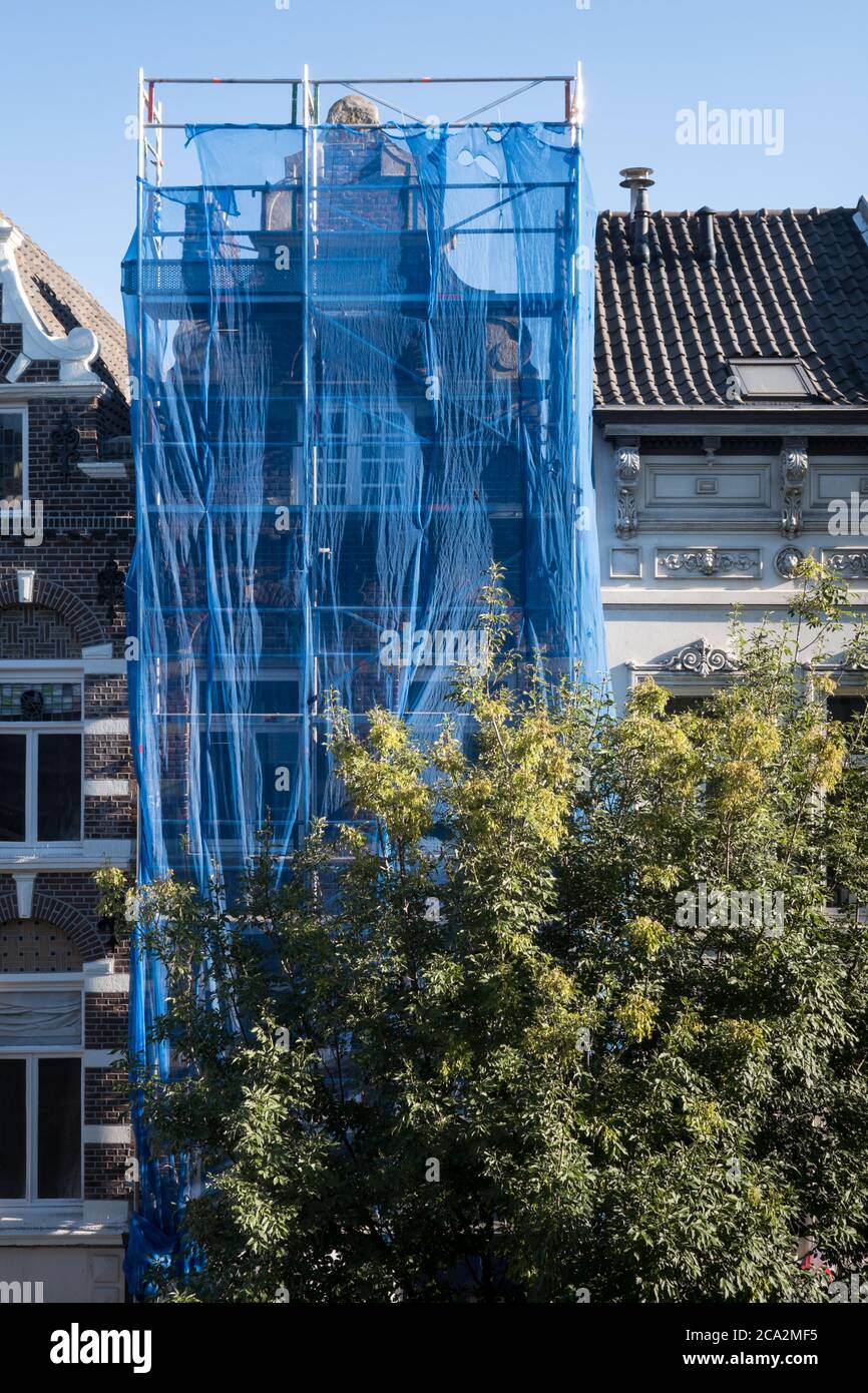 Safety net falling hi-res stock photography and images - Alamy