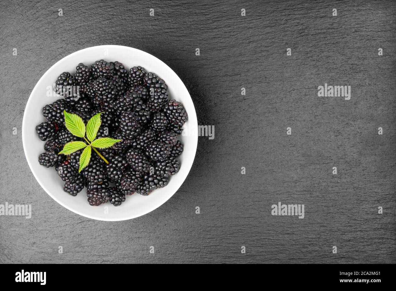 Blackberry on table close hi-res stock photography and images - Alamy