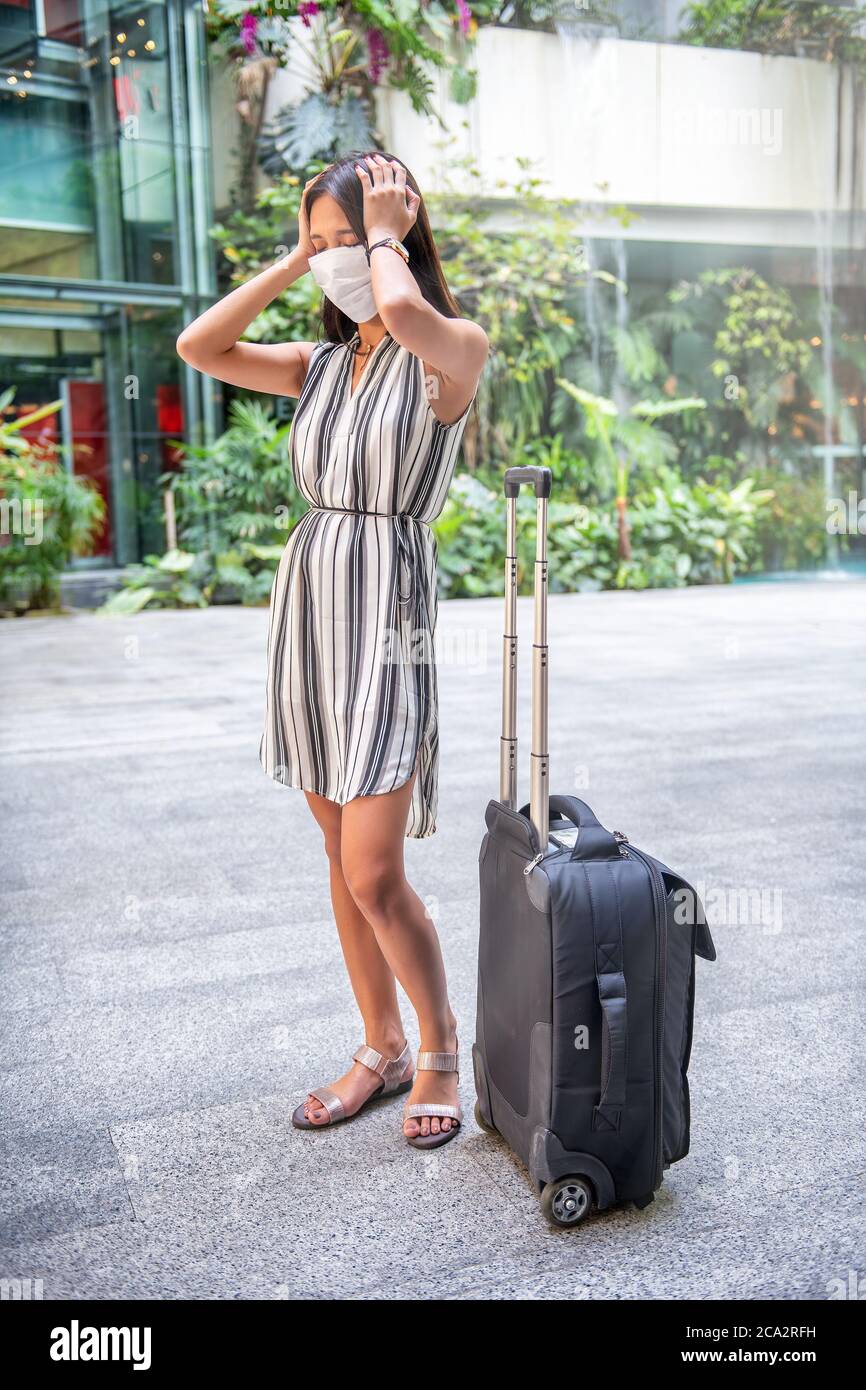 Asian girl traveling with trolley using face mask Stock Photo - Alamy