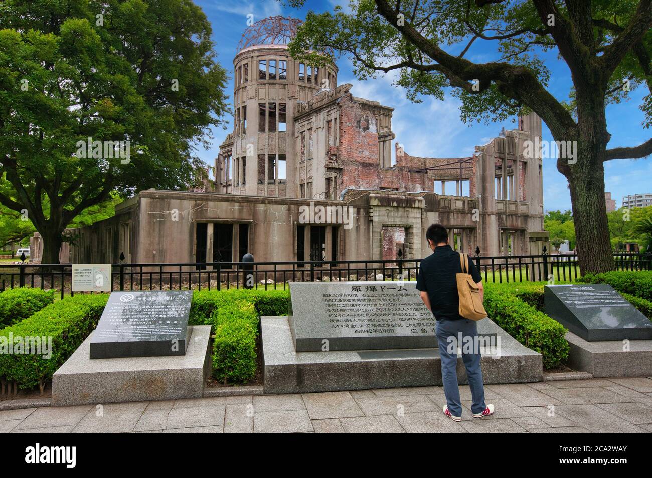 Hiroshima peace memorial park dome hi-res stock photography and images ...