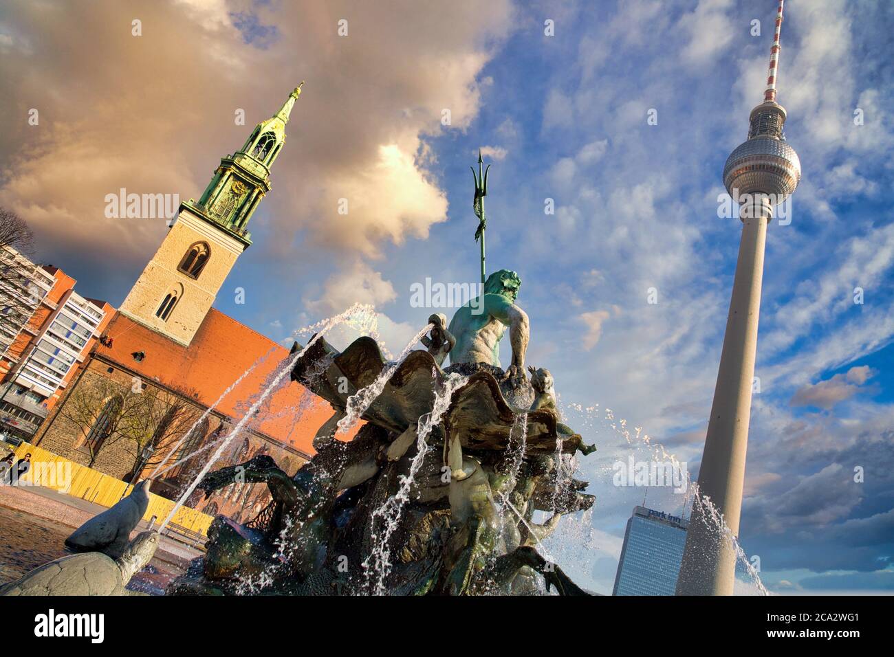 Alexanderplatz berlin fountain hi-res stock photography and images - Alamy