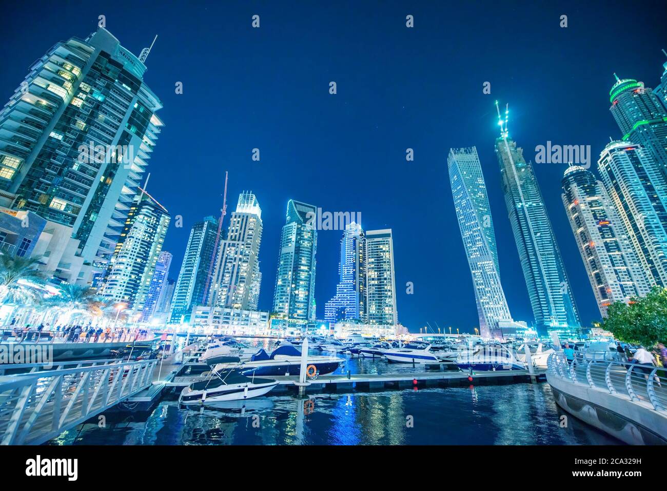 Structure buildings architecture skyline dubai uae marina water sky ...