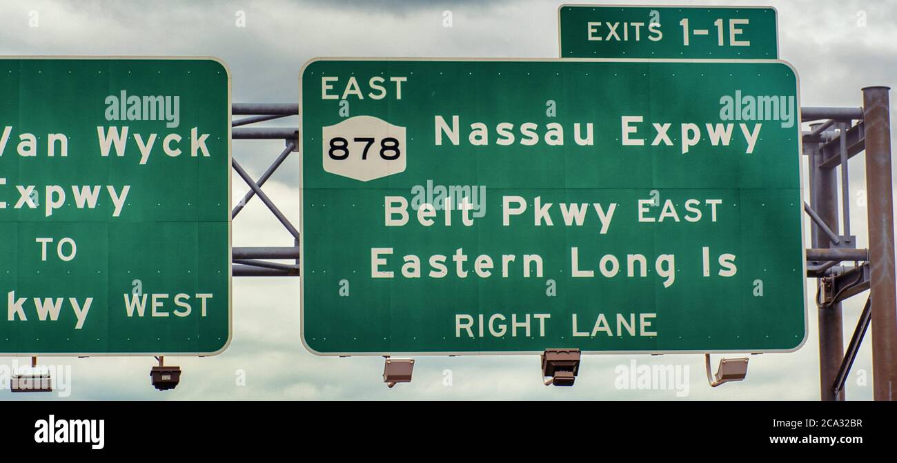 Jfk international airport sign hi-res stock photography and images - Alamy