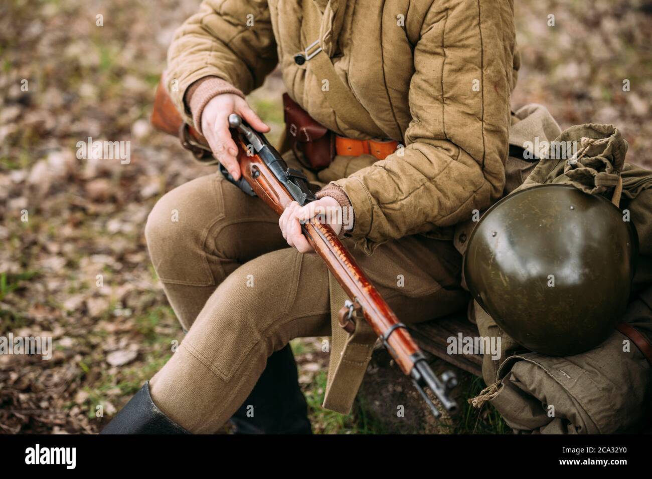 Reload rifle hi-res stock photography and images - Alamy