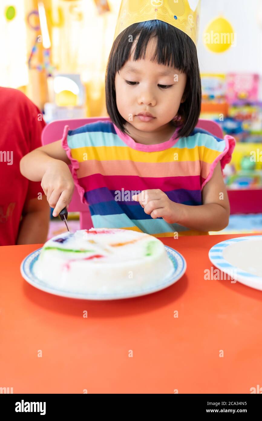 Mother cutting birthday cake hi-res stock photography and images - Alamy