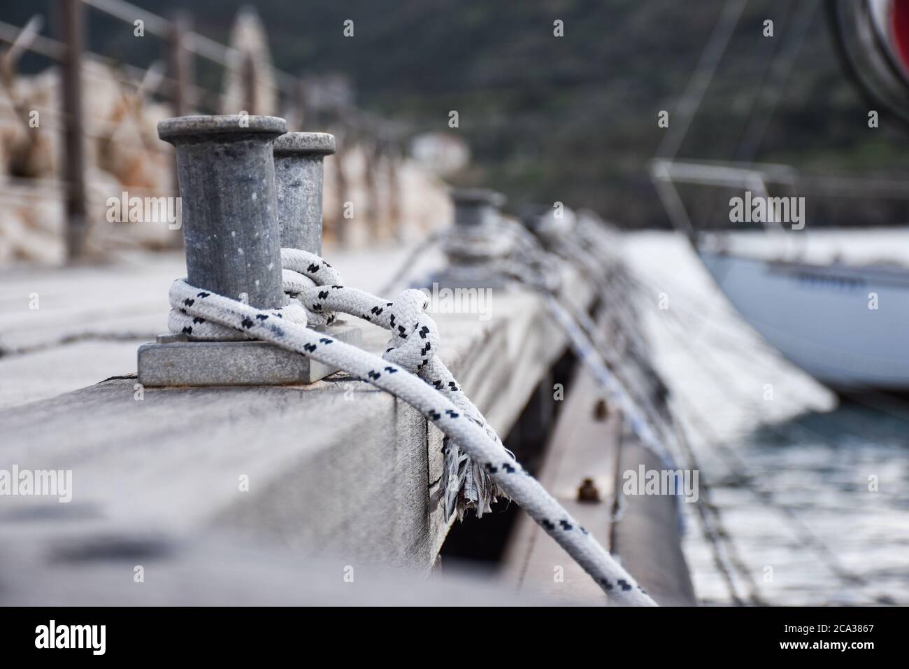 Quayside mooring rope hi-res stock photography and images - Alamy