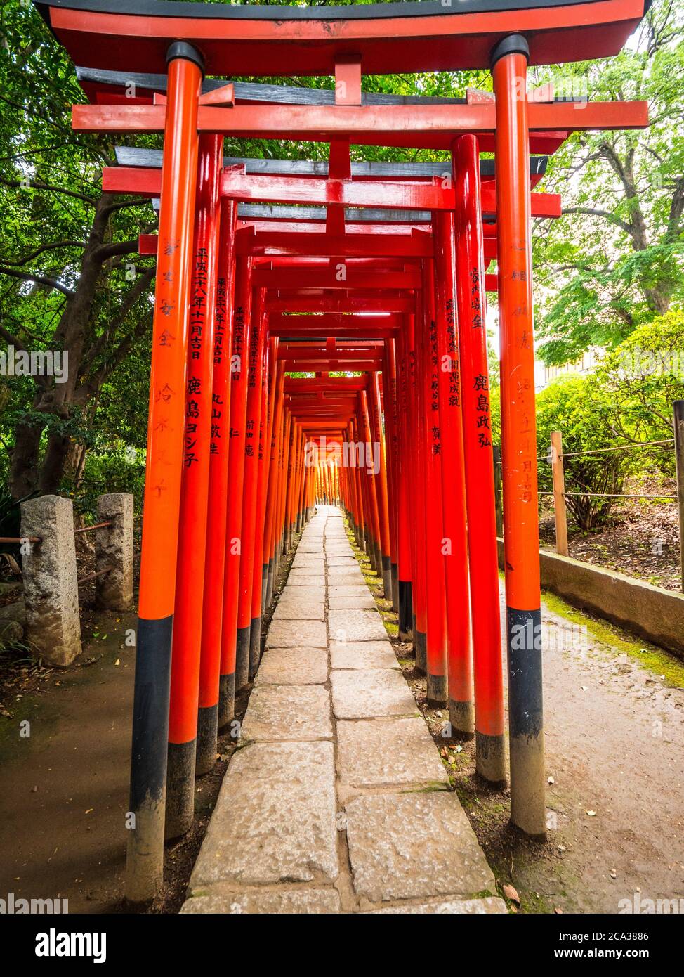 Red gate asakusa hi-res stock photography and images - Alamy