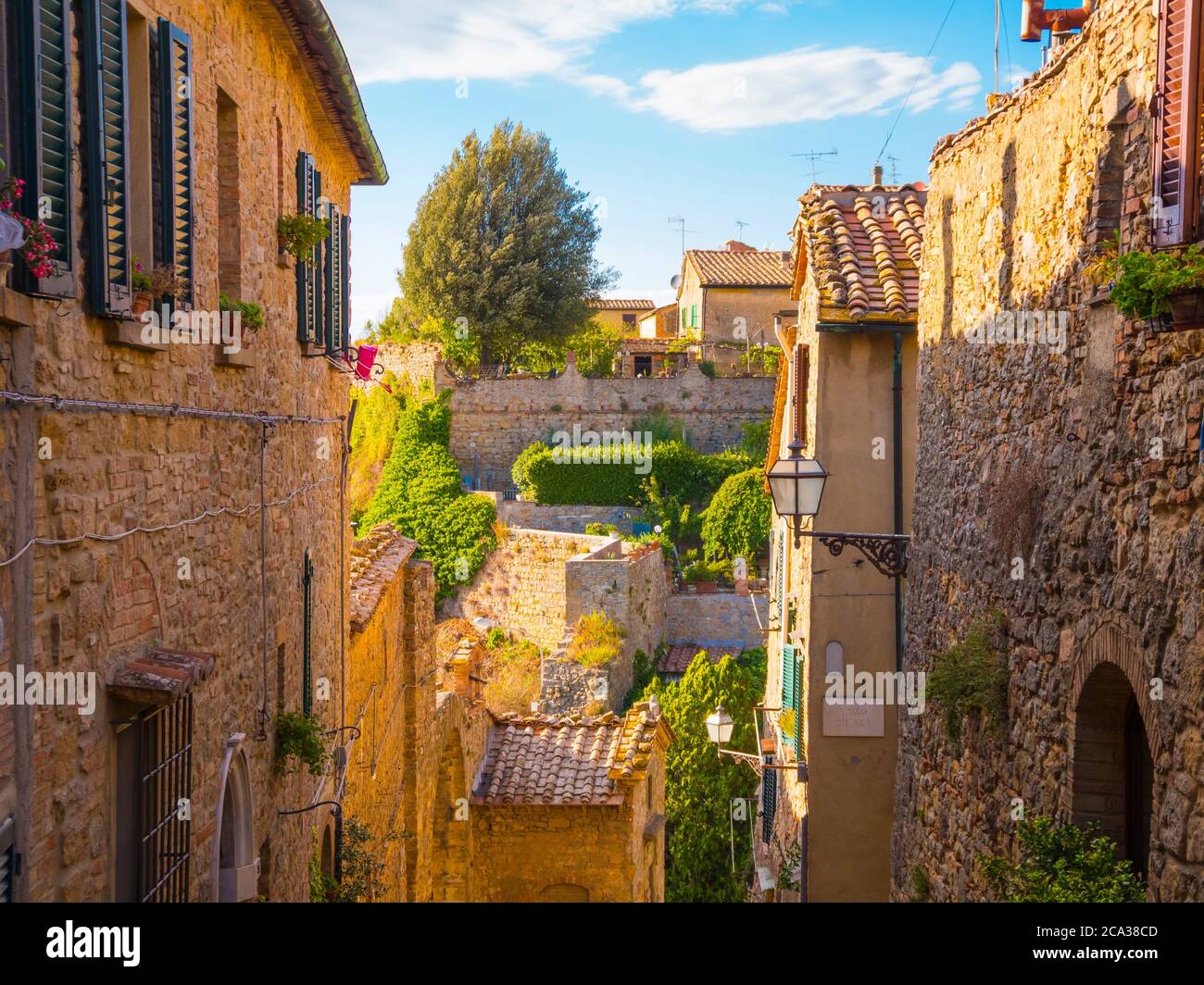 Tuscan village hi-res stock photography and images - Alamy