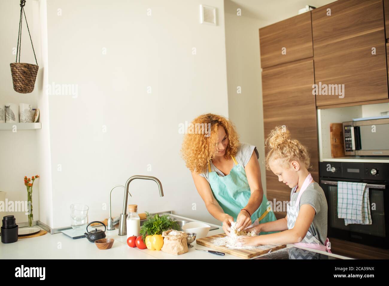 Woman cooking at home inter hi-res stock photography and images - Alamy