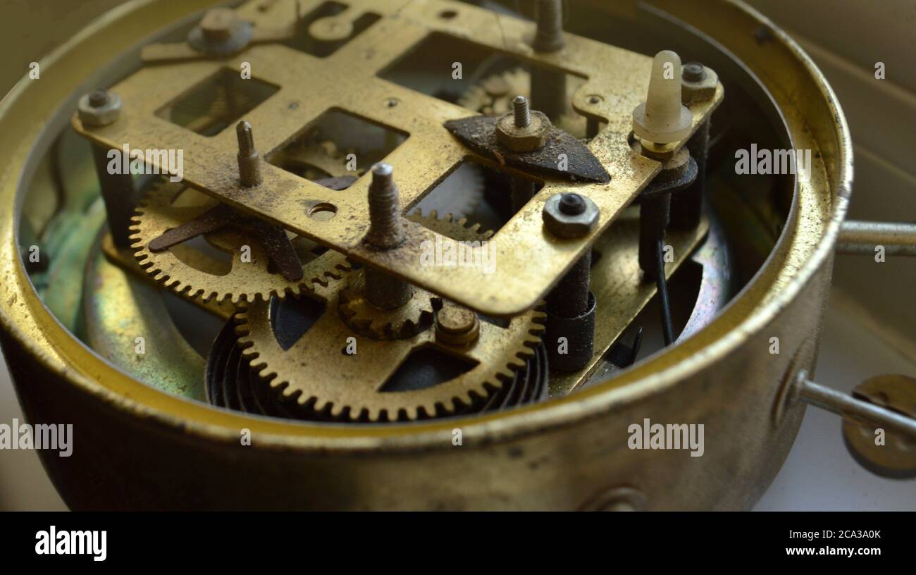 Cog cogs brass hi-res stock photography and images - Alamy