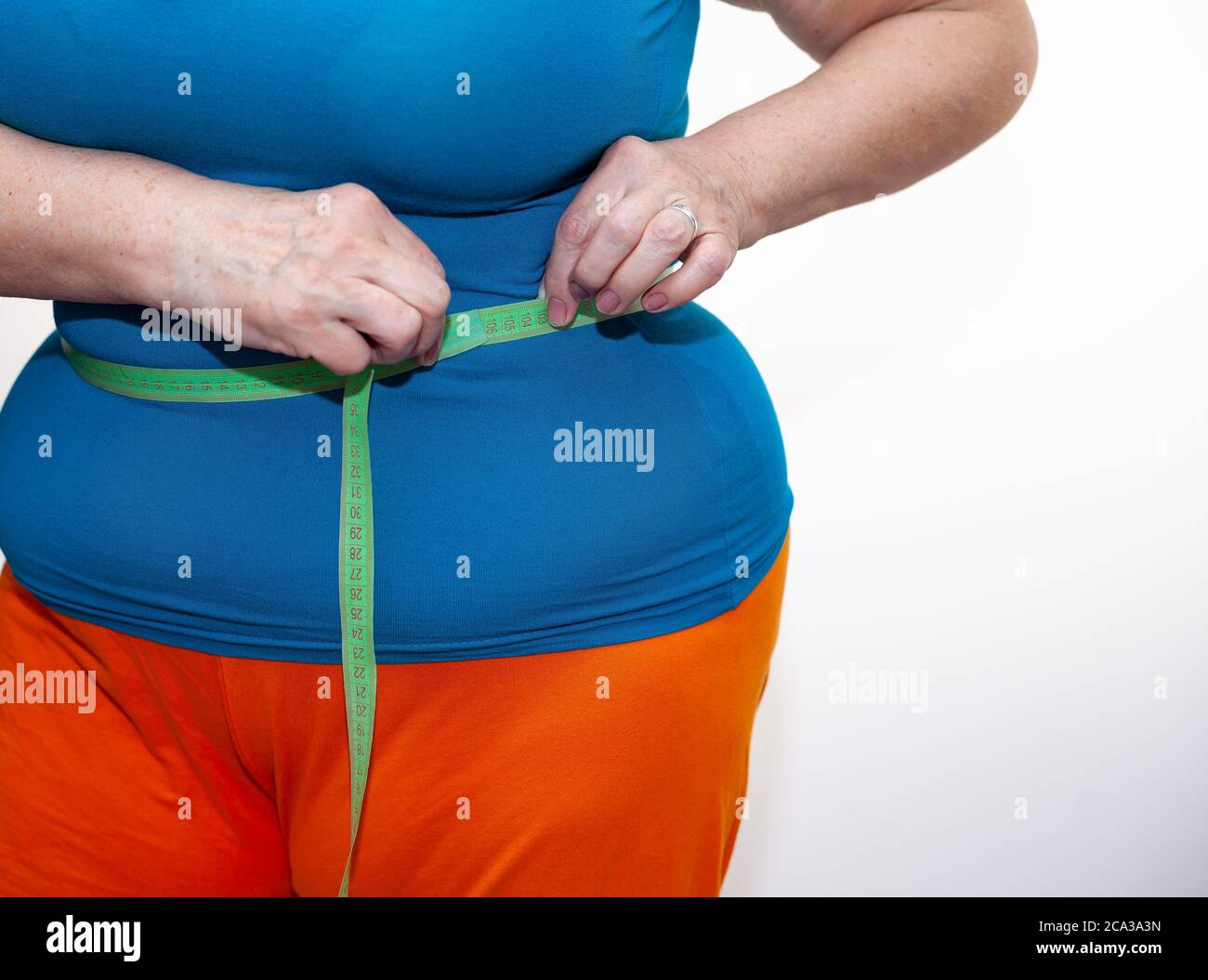 Measure the waist with a centimeter tape. The problem of excess weight ...