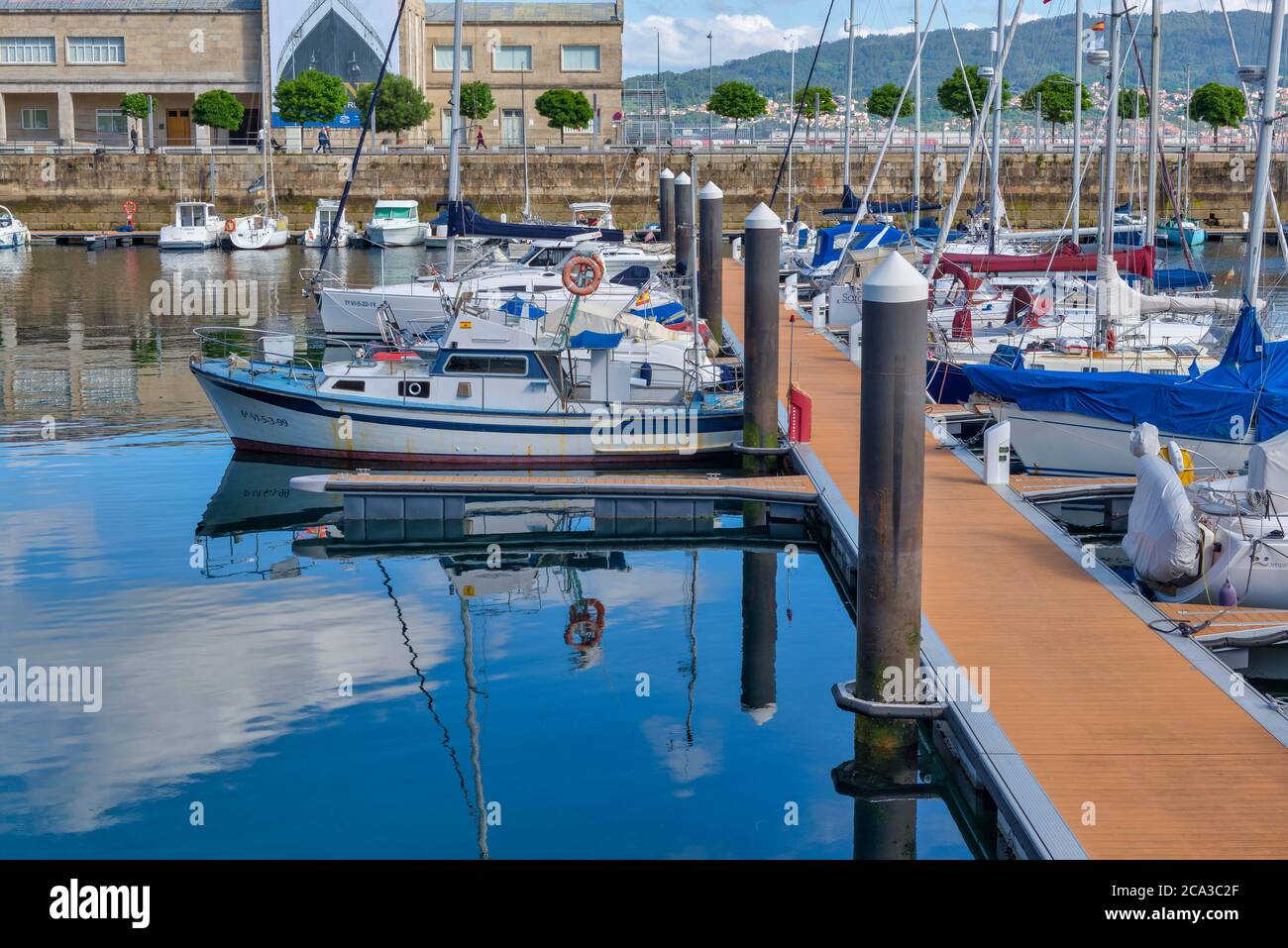 Barco De Pesca High Resolution Stock Photography and Images - Alamy