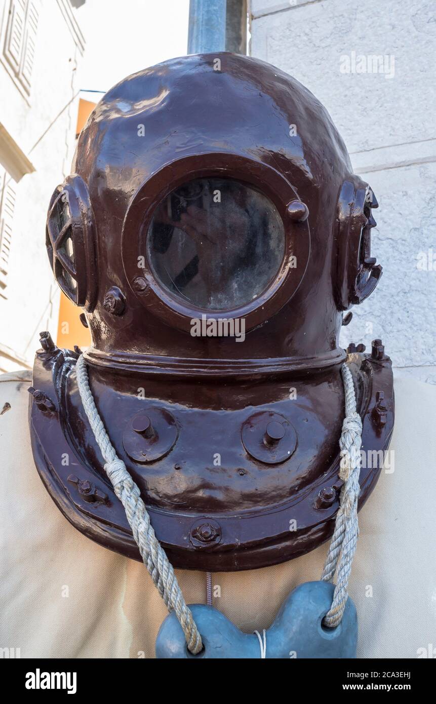 Work diver hi-res stock photography and images - Alamy