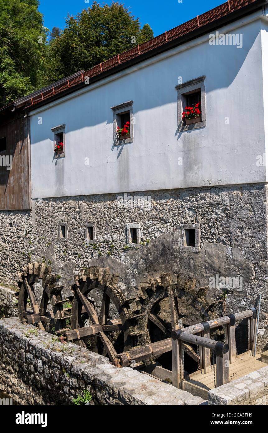 Postojna cave bridge hi-res stock photography and images - Alamy