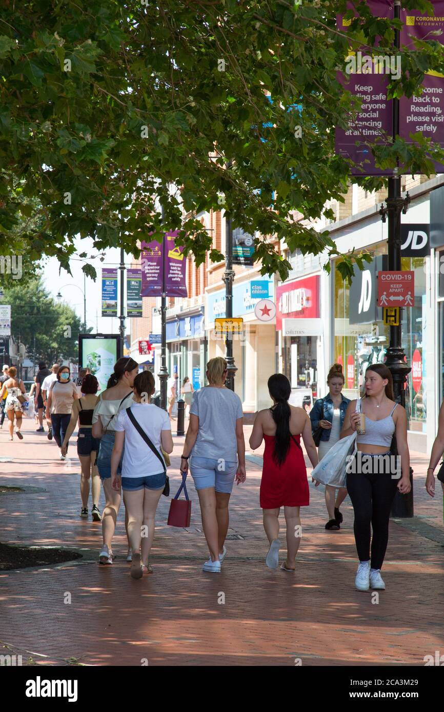 City centre reading hi-res stock photography and images - Alamy