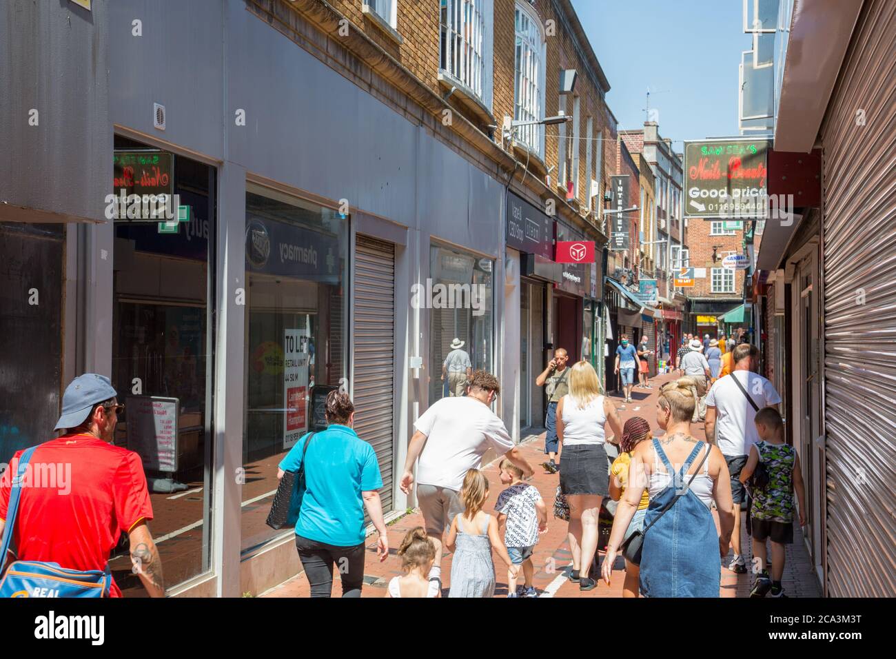Busy narrow street hi-res stock photography and images - Alamy