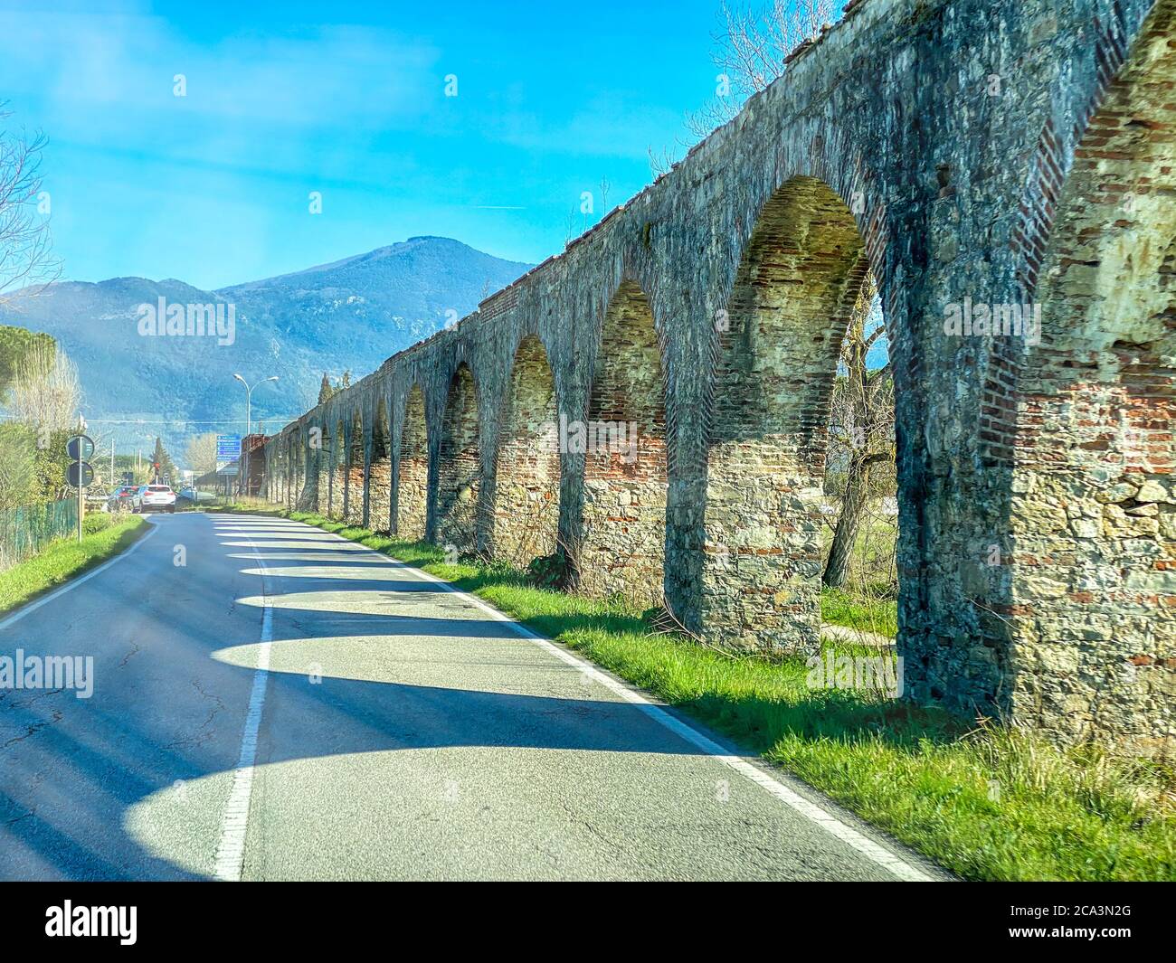 Ancient roman aqueduct on a Tuscan town Stock Photo - Alamy