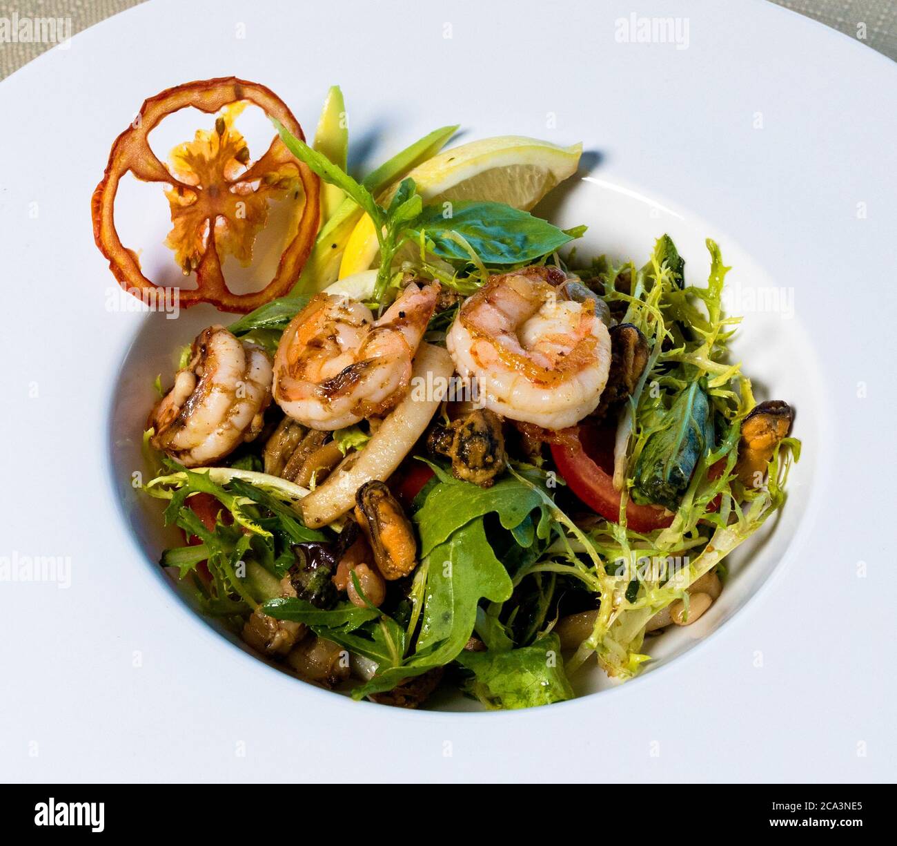 Scampi shrimp, vegetable salad close up Stock Photo - Alamy