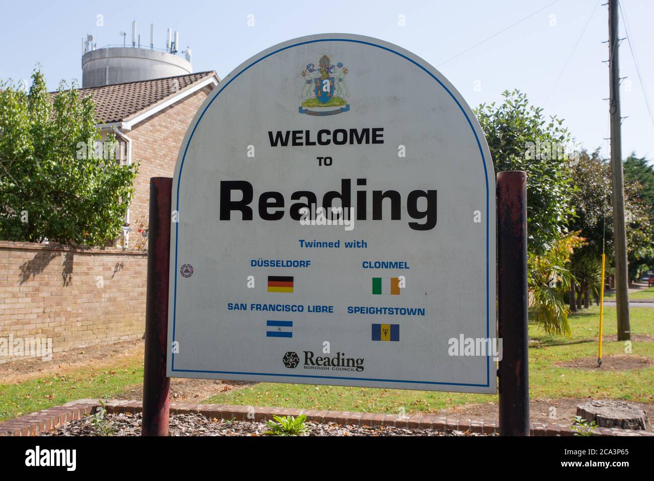 Welcome to Reading sign Stock Photo - Alamy