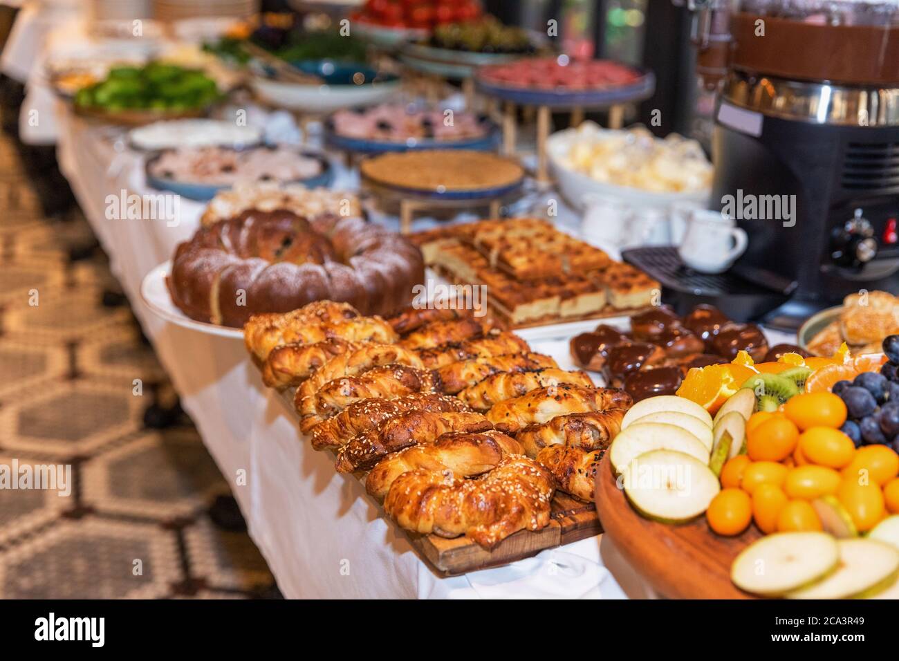 Tasty breakfast table at the restaurant Stock Photo - Alamy