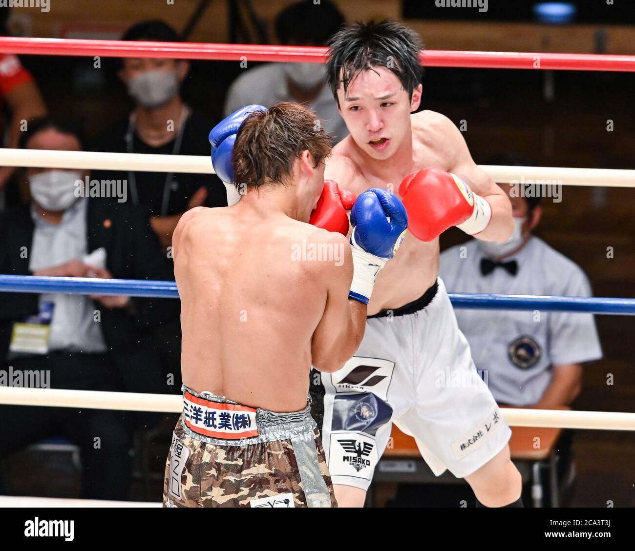 Champiopn Kenta Nakagawa (red gloves) and Yuta Matsuo (blue gloves) compete during their ...