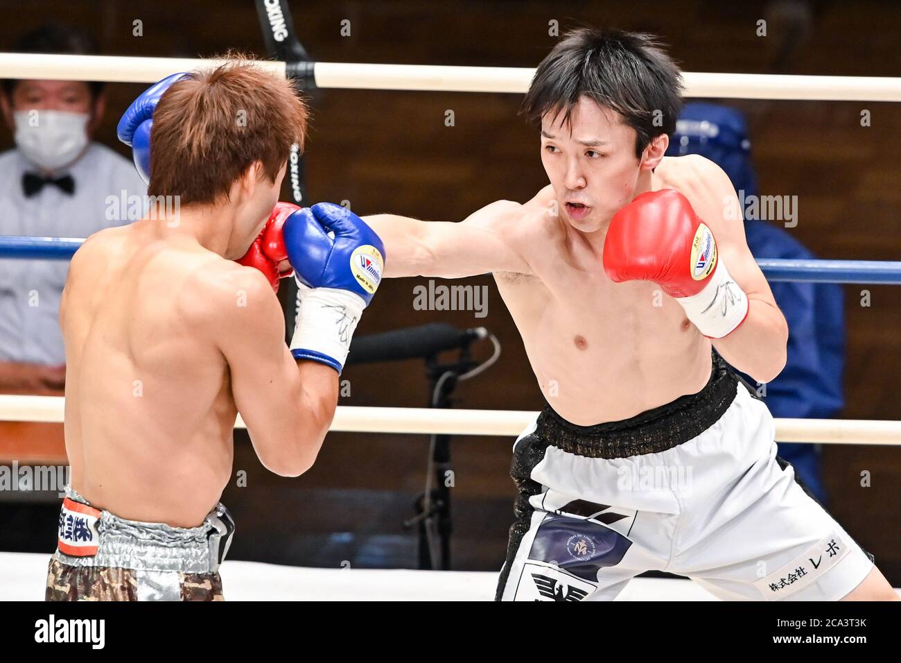Champiopn Kenta Nakagawa (red gloves) and Yuta Matsuo (blue gloves) compete during their ...