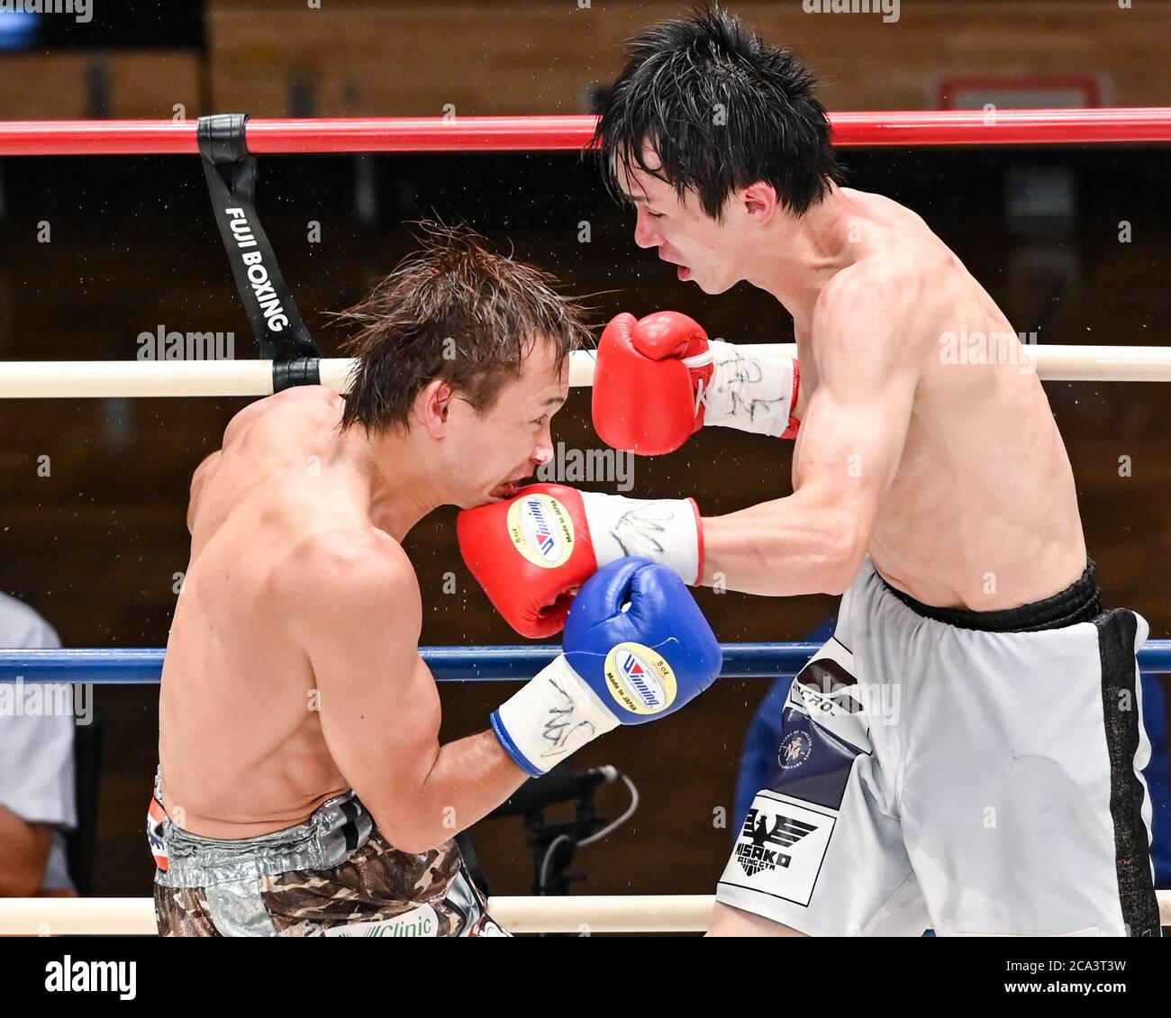 Champiopn Kenta Nakagawa (red gloves) and Yuta Matsuo (blue gloves) compete during their ...