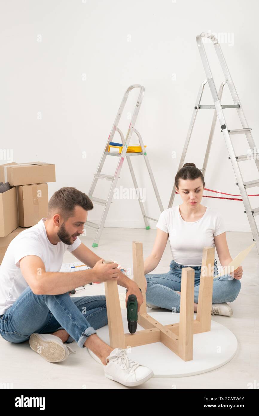 Assembling house hi-res stock photography and images - Alamy