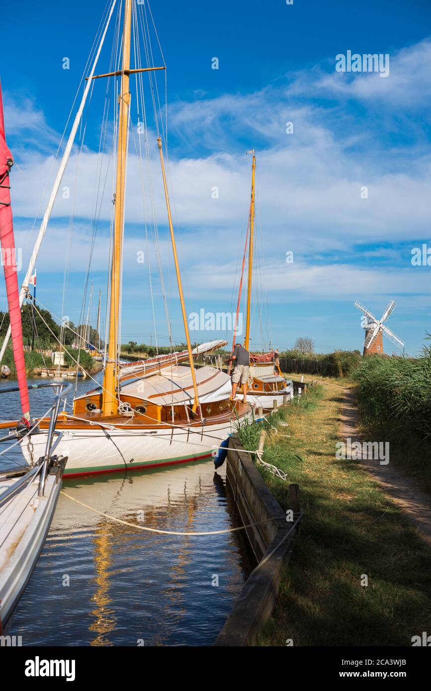 Norfolk broads sailing boats hi-res stock photography and images - Alamy