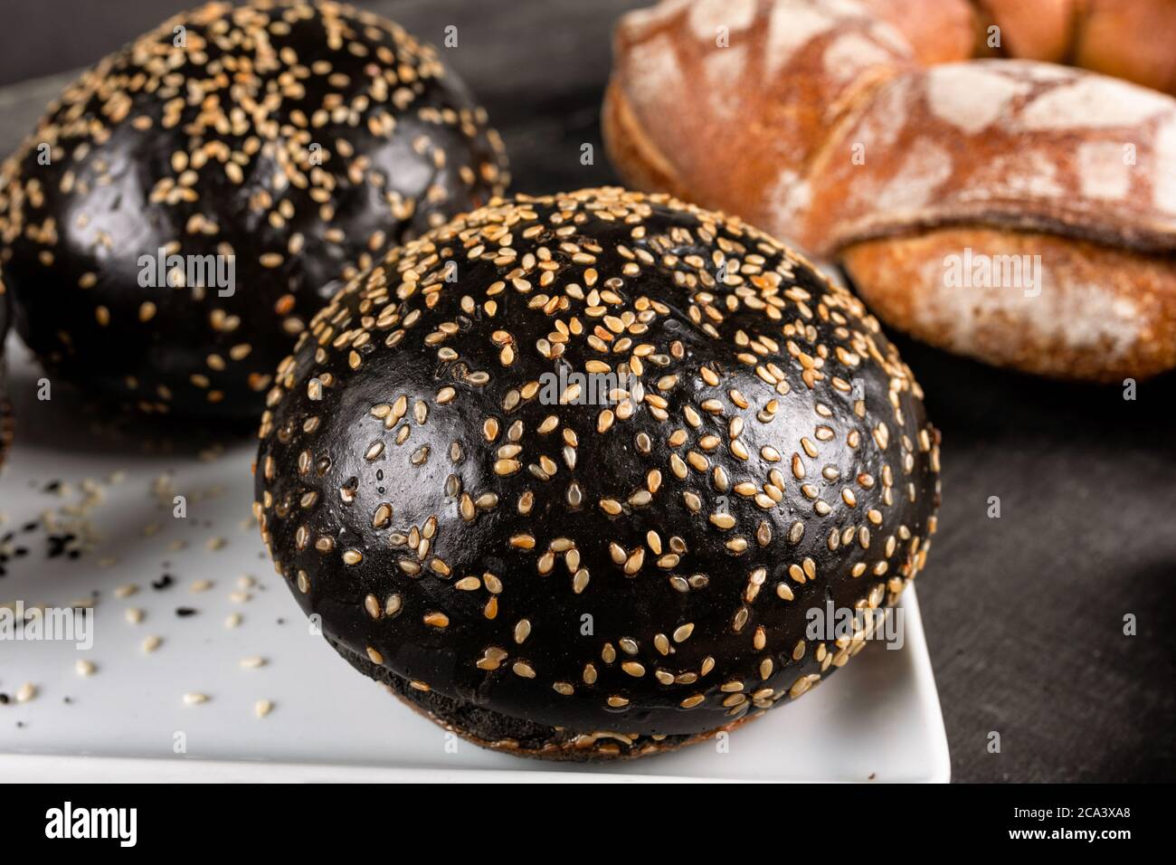Fresh dark, black burger bread close up Stock Photo - Alamy