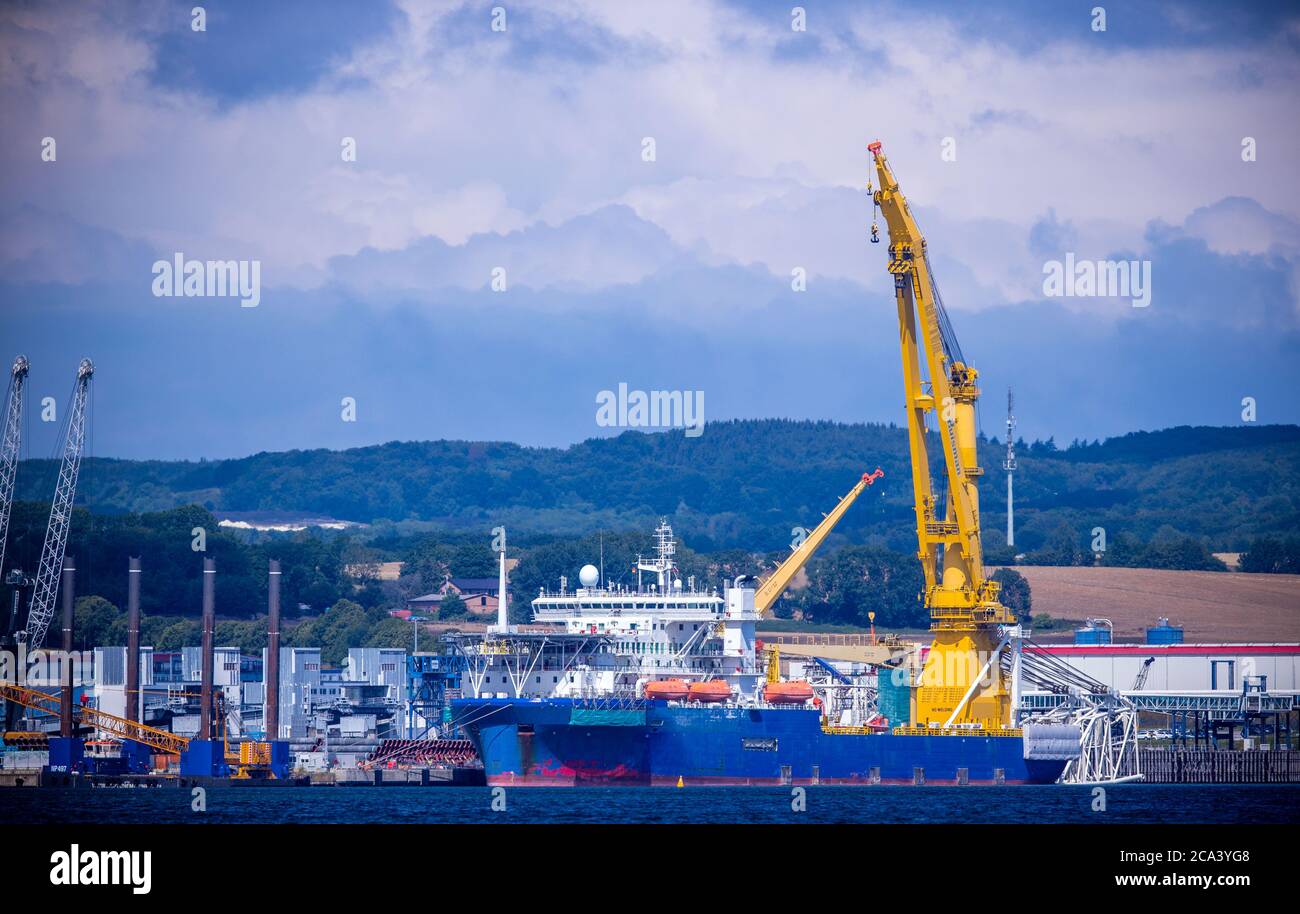 Mukran, Germany. 16th July, 2020. The Russian laying ship "Akademik ...