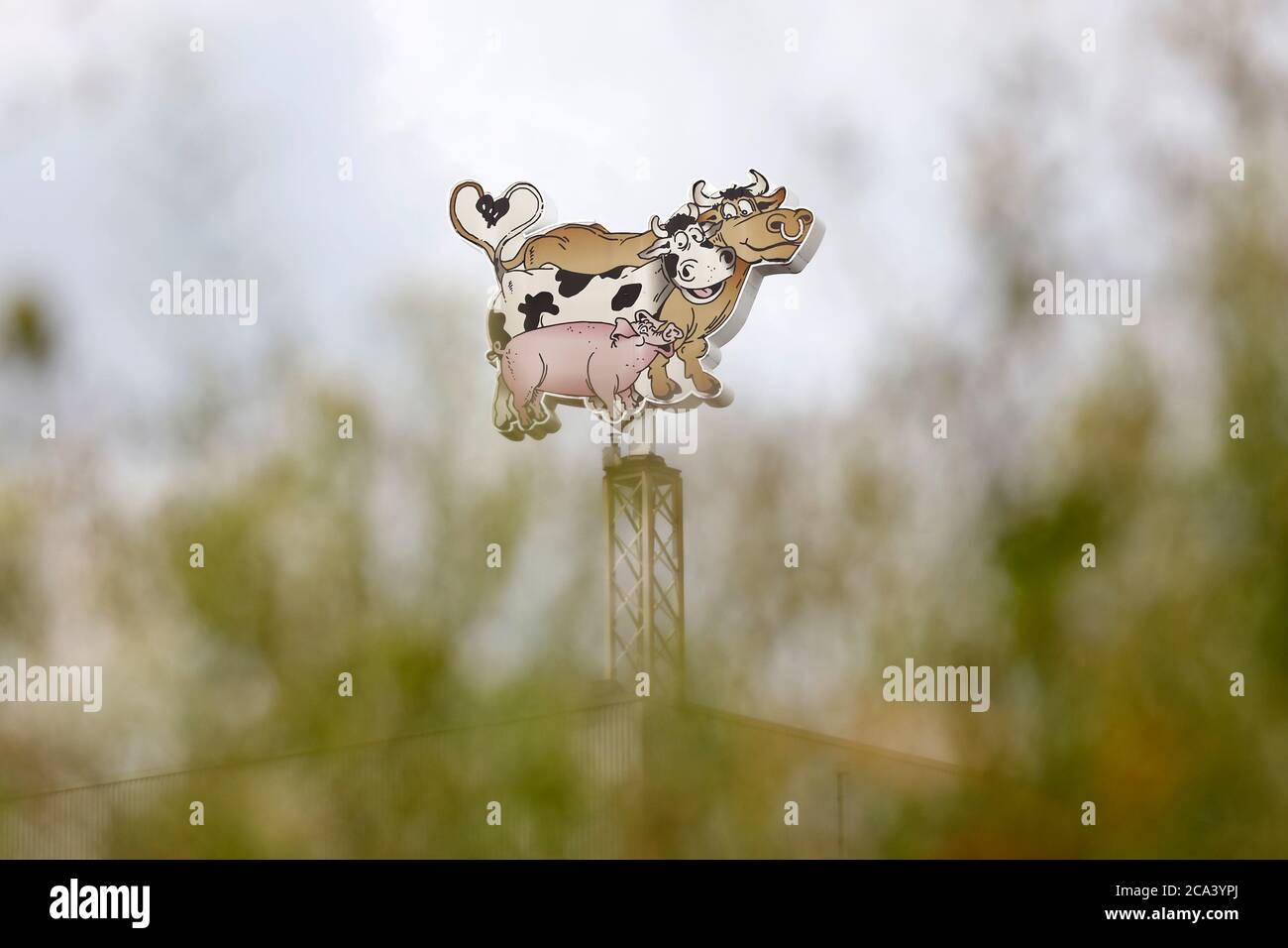 Toennies logo hi-res stock photography and images - Alamy