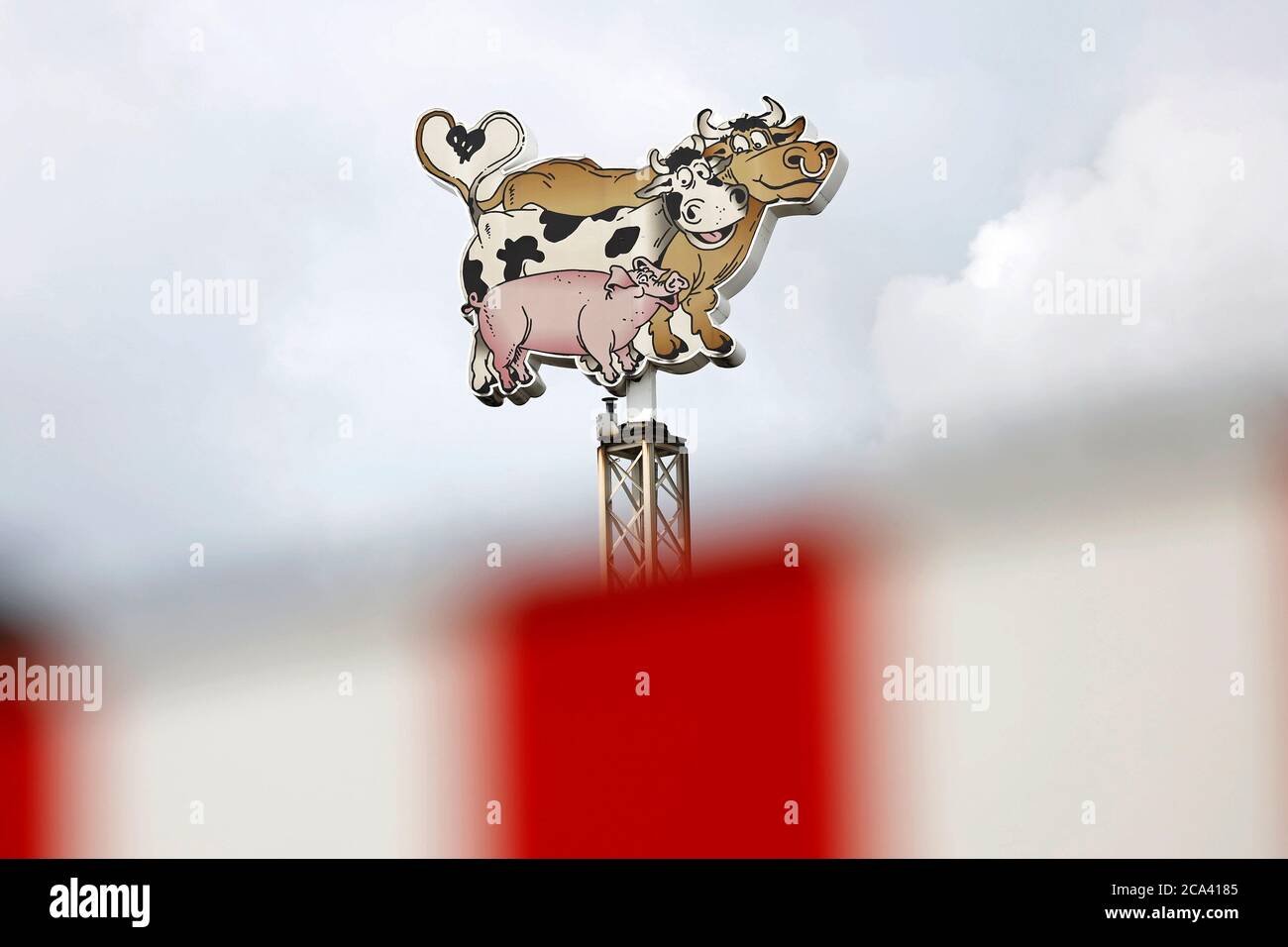 Tonnies logo hi-res stock photography and images - Alamy