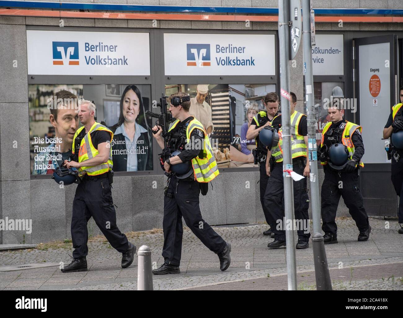 Bank robbery car hi-res stock photography and images - Alamy