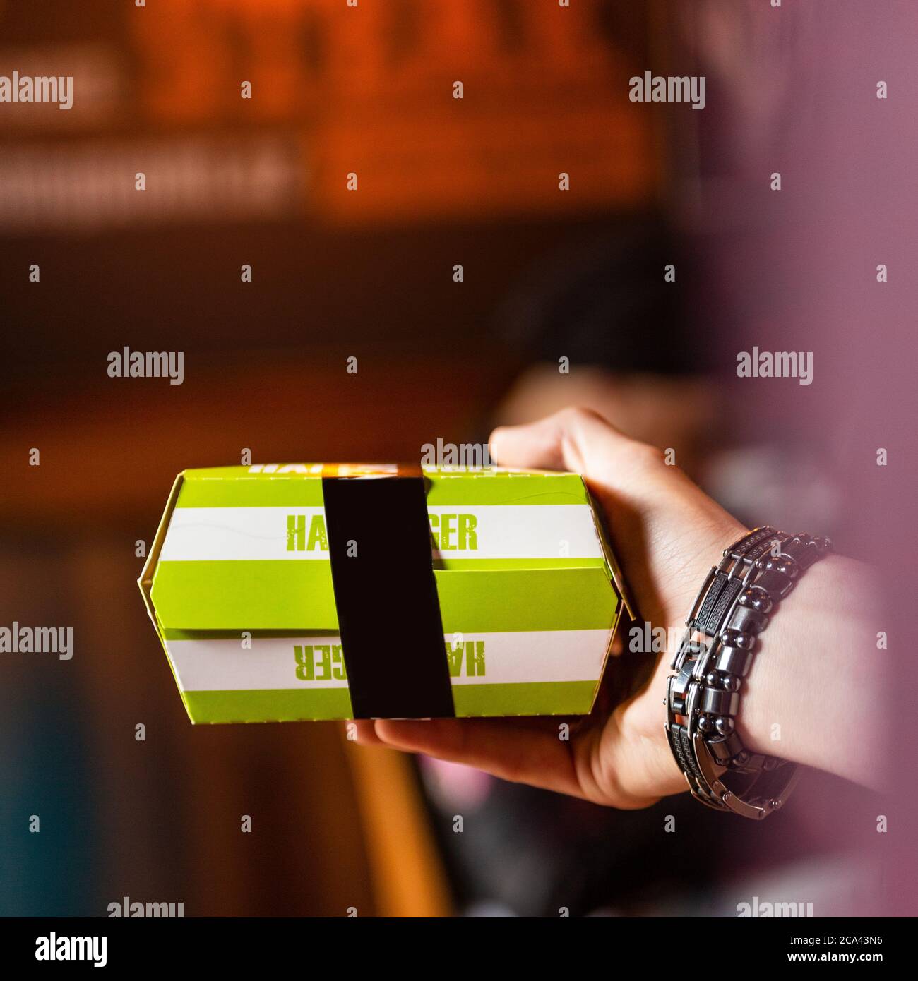 Man holding Packaging for hamburger, burger box Stock Photo - Alamy