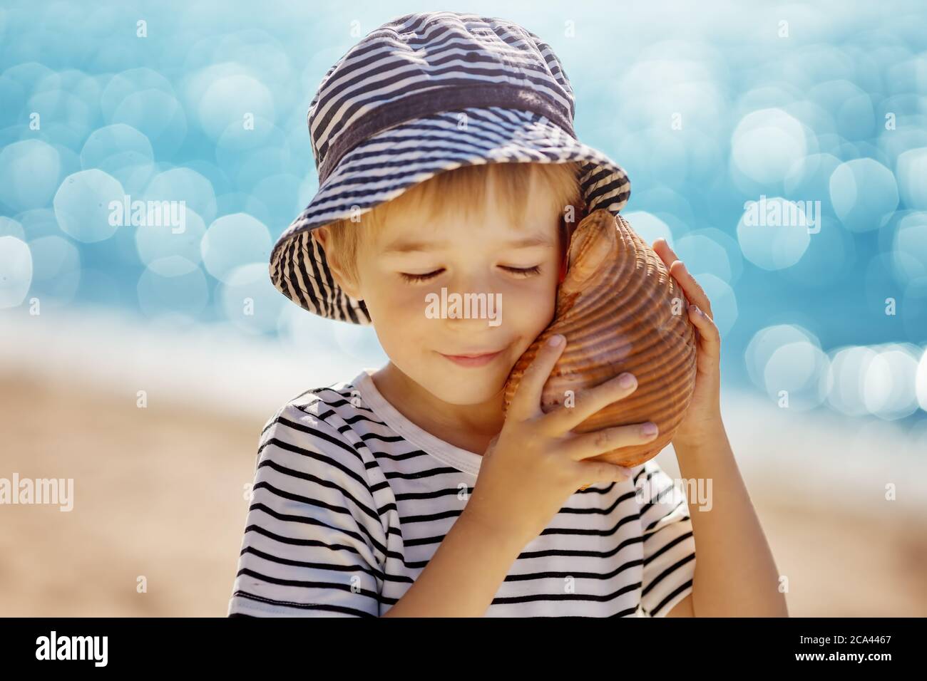 Child shell hi-res stock photography and images - Alamy