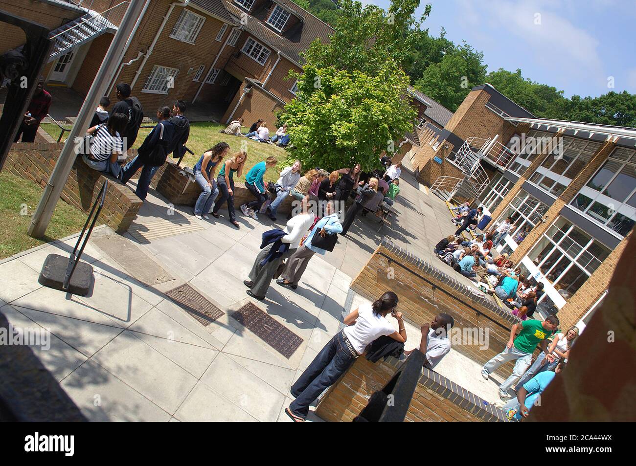 Students at the Kingston Hill campus of Kingston University Stock Photo ...