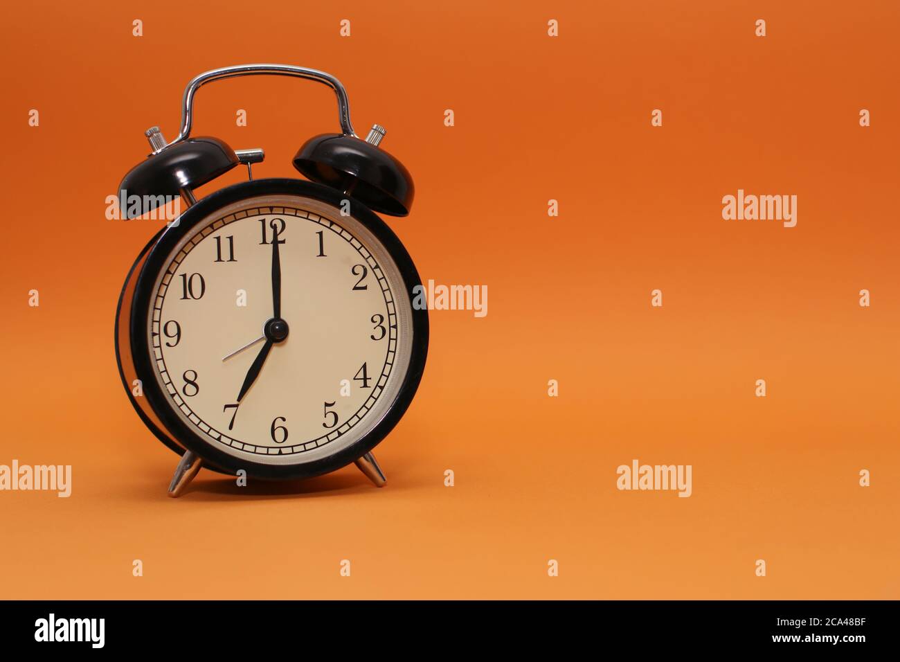 table clock shows 7 o'clock Stock Photo - Alamy
