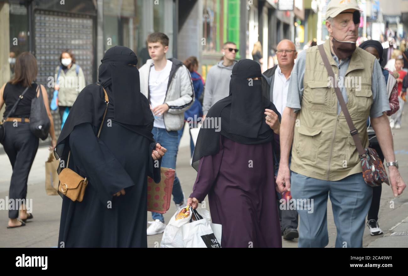 Muslim women, all covered up, in the street Stock Photo - Alamy