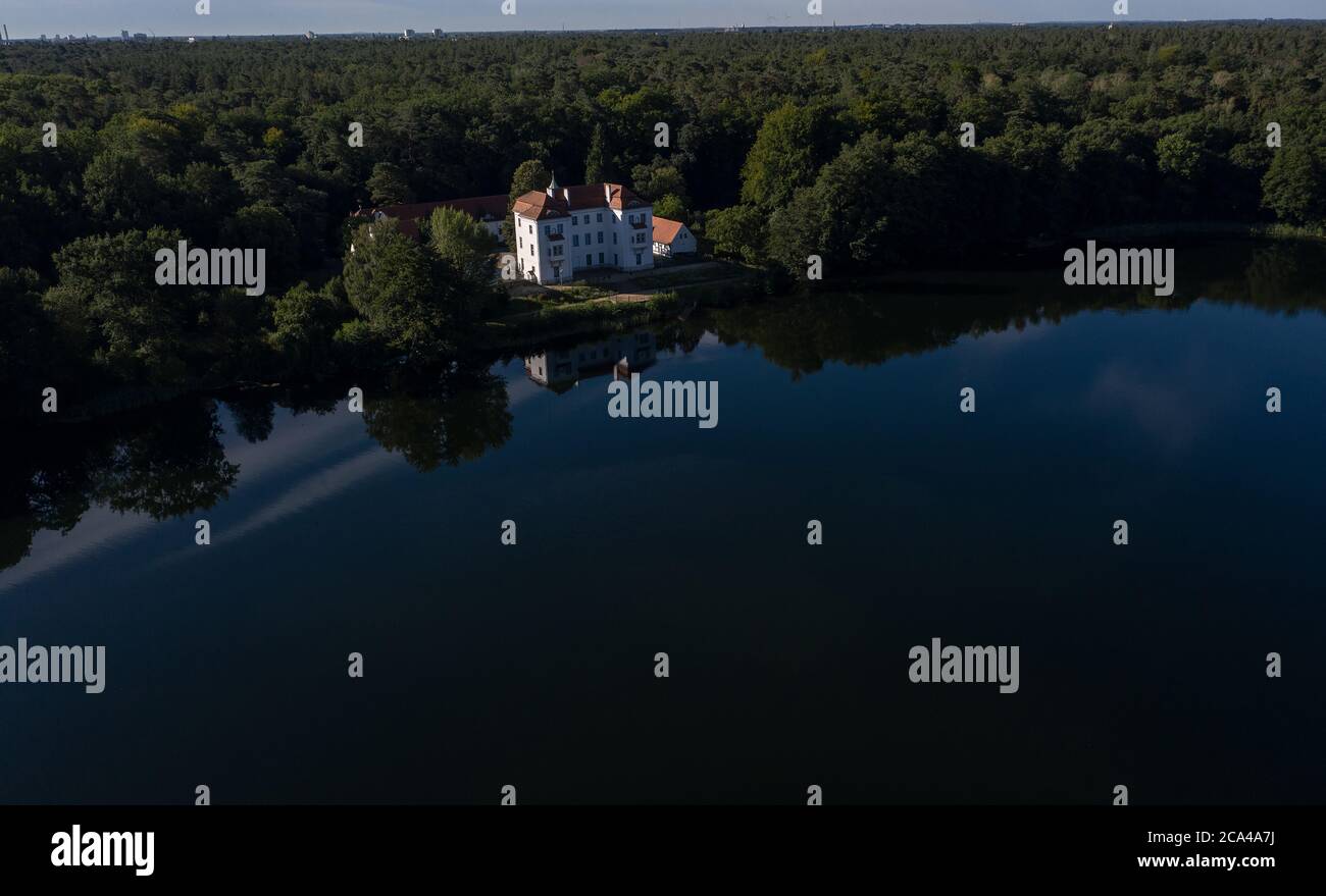 Berlin, Germany. 04th Aug, 2020. The Grunewald hunting lodge is ...