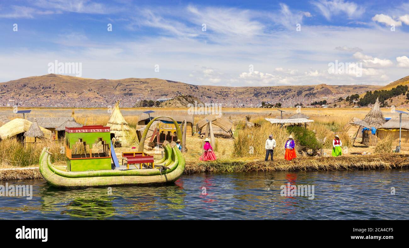 Puno, Peru - september 27, 2018: Uros Floating islands in Titikaka lake ...
